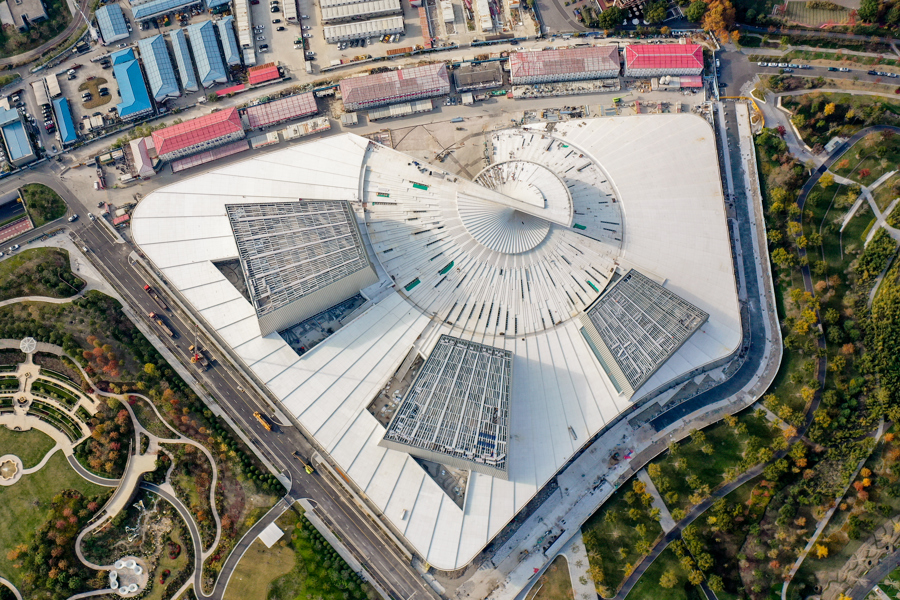 黄浦江畔巨型“折扇”徐徐打开 上海大歌剧院轮廓初显